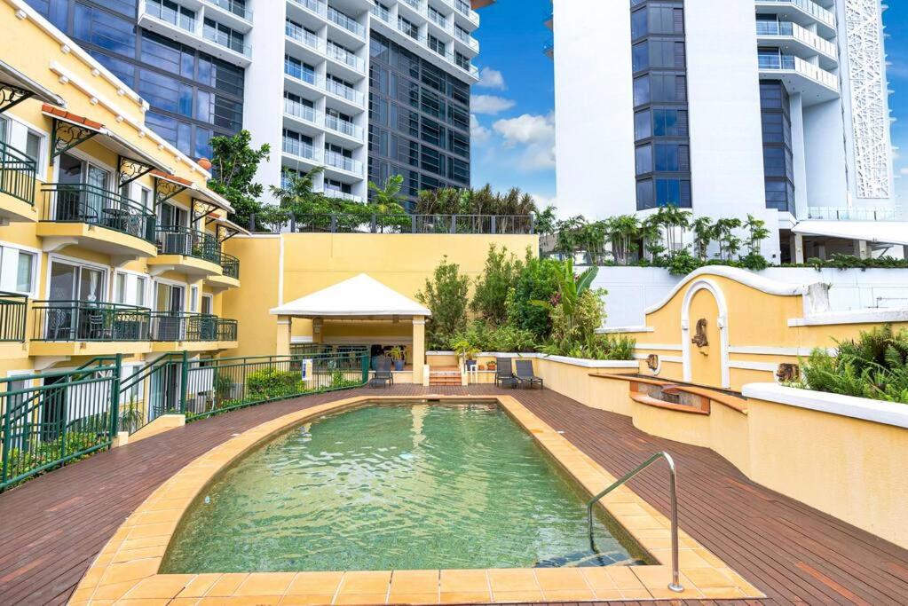 Sapphire Suite - Central Boutique Resort Vibes, Cairns (updated prices ...