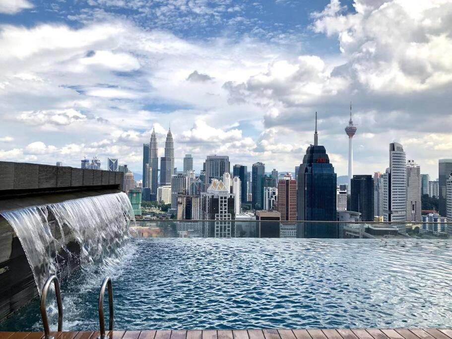 KLCC view luxury suites & KLCC view sky pool at Regalia Residence ...