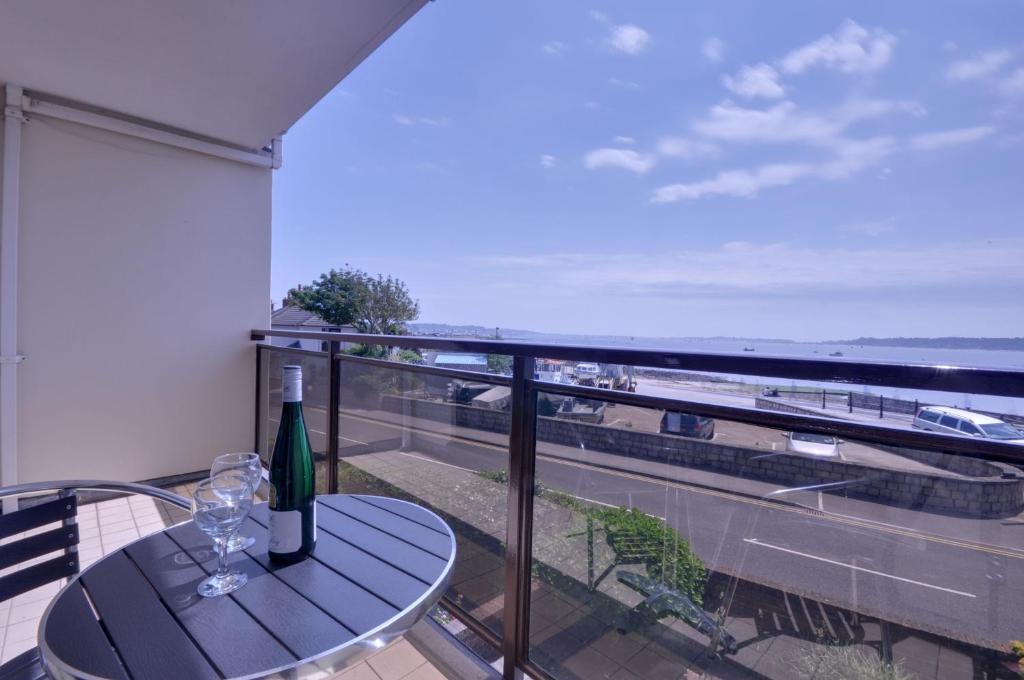 Blue Swell, Poole (precios actualizados 2025)