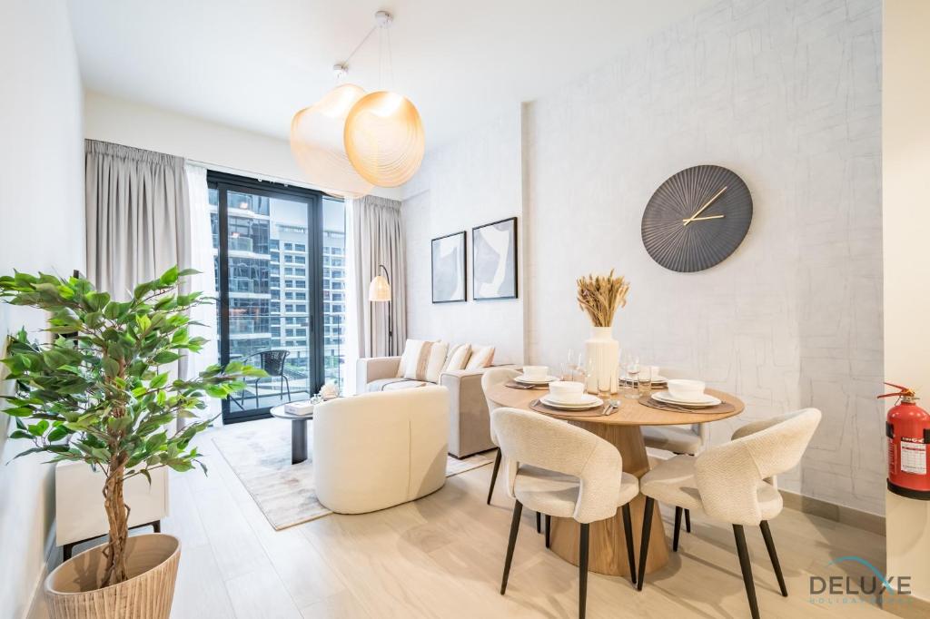 Stunning 1BR Apartment in Azizi Riviera 42, Al Merkadh by Deluxe ...