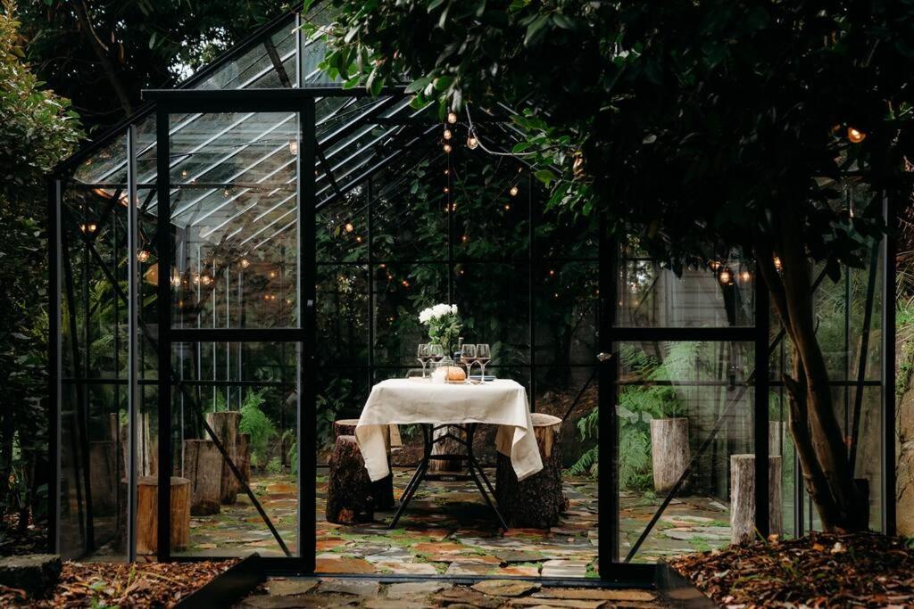 Luxury Treetop Escape with a Garden glasshouse, Kalorama (updated ...