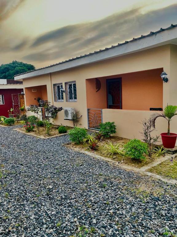 AS Guest House, Libreville (updated prices 2025)