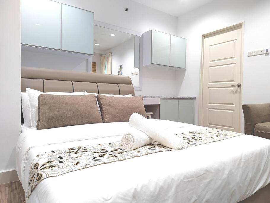 Exclusive Studio, 20th, 5pax, Gurney, Mansion One, Gleneagle Hospital ...