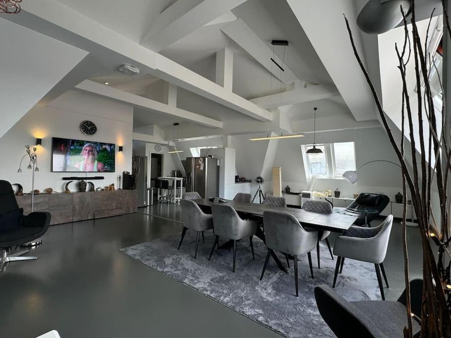 6 Zimmer Maisonette-Penthouse Pool Dachterrasse Luxus, Munich (updated prices 2025)