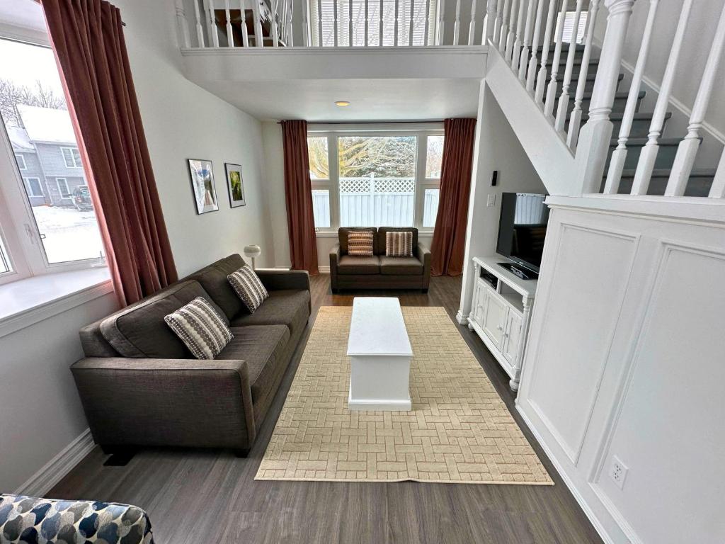 Four Season Family Retreat with Pool Access, Collingwood (updated ...