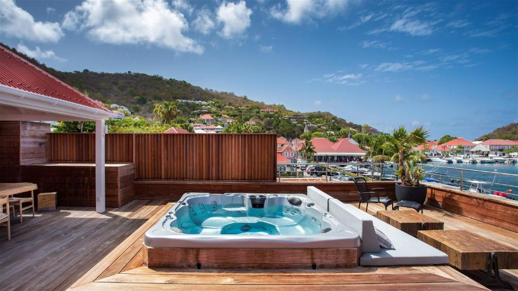 Beautiful Apartment Facing the Harbor, Gustavia (updated prices 2025)