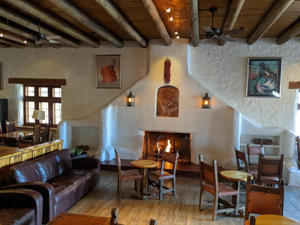 Sagebrush Inn & Suites, Taos (updated prices 2025)
