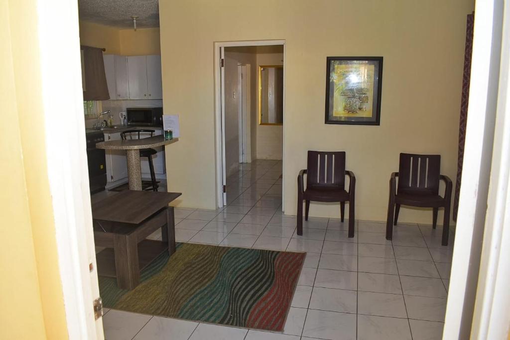 UNITY 1A-a bedroom in a 3 bedroom house, Montego Bay – Precios ...