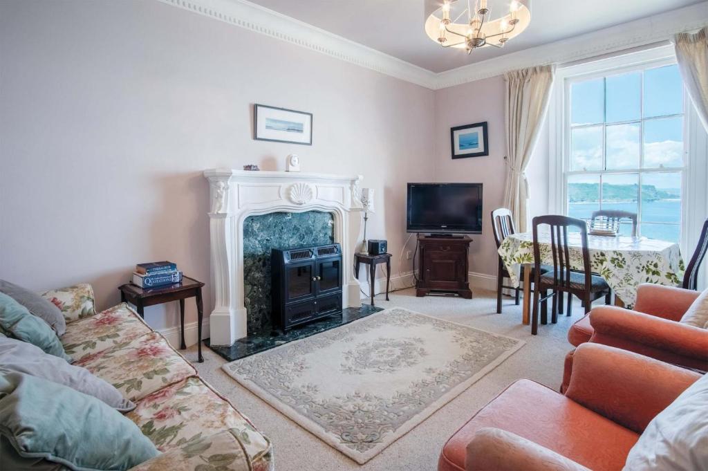 5 Belle Vue Court - 2 Bedroom Apartment - Tenby, Tenby (updated prices ...
