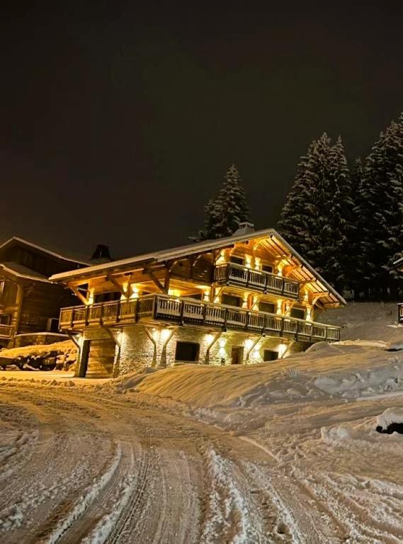 NOUVEAU! Chalet Eagle, skis aux pieds, Les Gets (updated prices 2024)