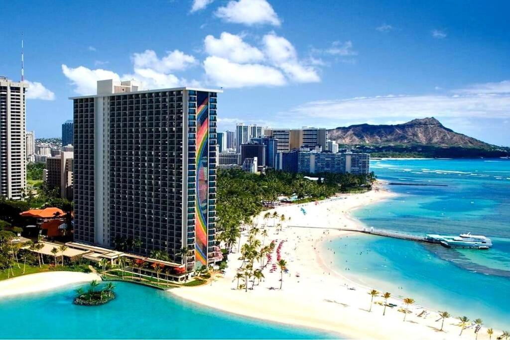 Room in Holiday house - Hgvc Hawaiian Village Resort Spa, Hot Tub, Pool ...