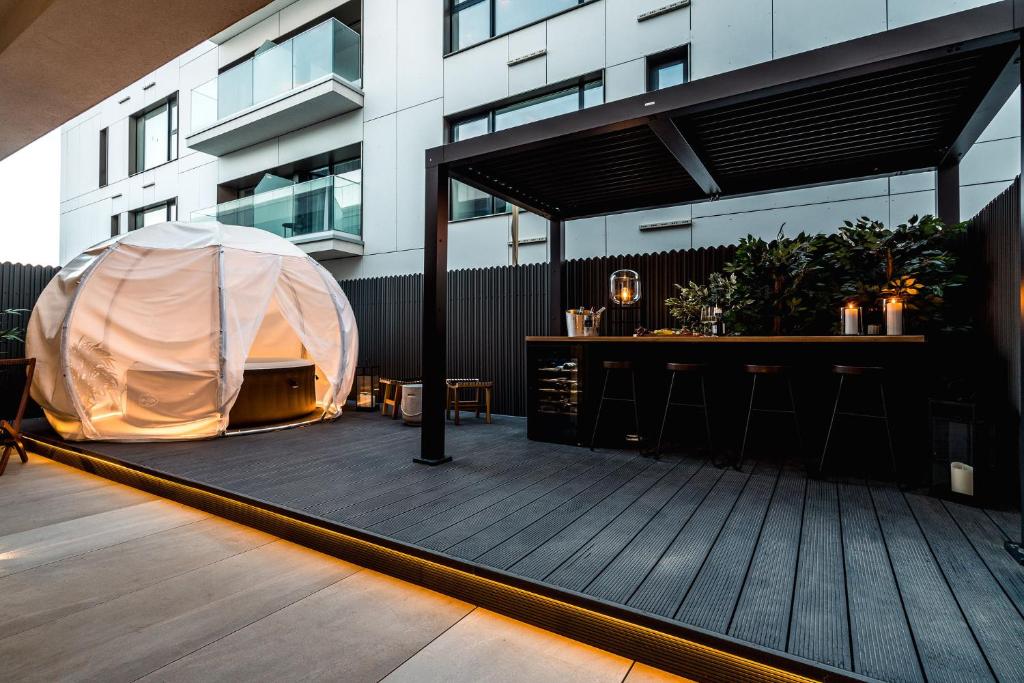 Downtown Scandinavian Igloo with Jacuzzi&Garden, Bucharest (updated ...