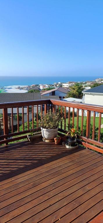 Entire top floor with beautiful view, Jeffreys Bay (updated prices 2024)