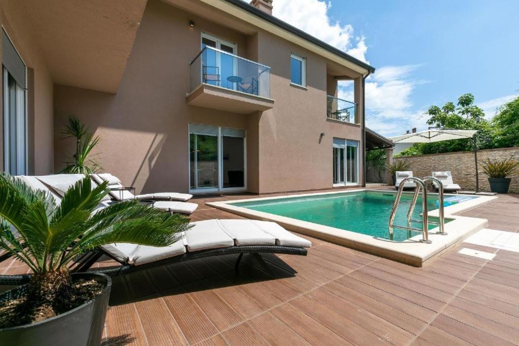 Modern villa Luna with pool, Rovinjsko Selo (updated prices 2025)