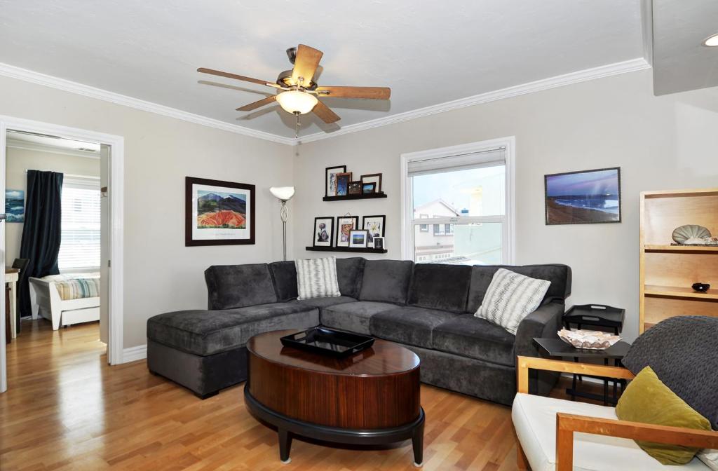 313 E Bay Ave B, Newport Beach (updated prices 2026)