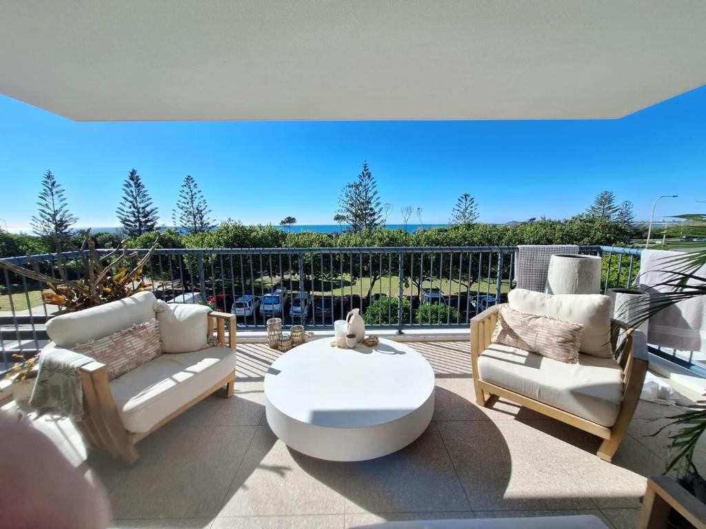 Luxury Personified on Alex - Ocean Views 2 Bed 2 Bath, Alexandra ...