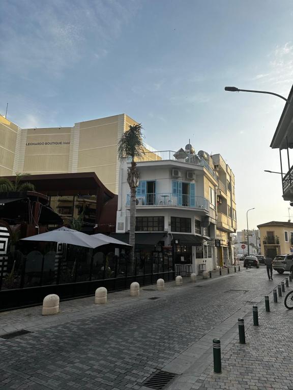 2 bedroom apt in Ermou 4 minute walk beach, Larnaca (updated prices 2024)