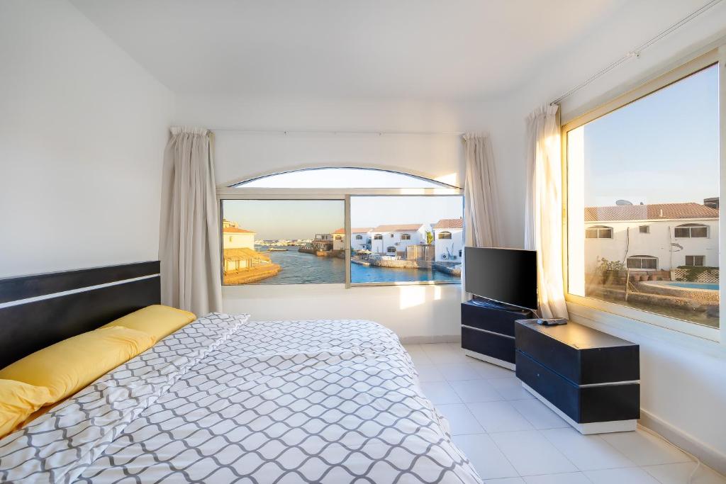 Aden Beach - Sea View room with beach access in Villa, Hurghada ...