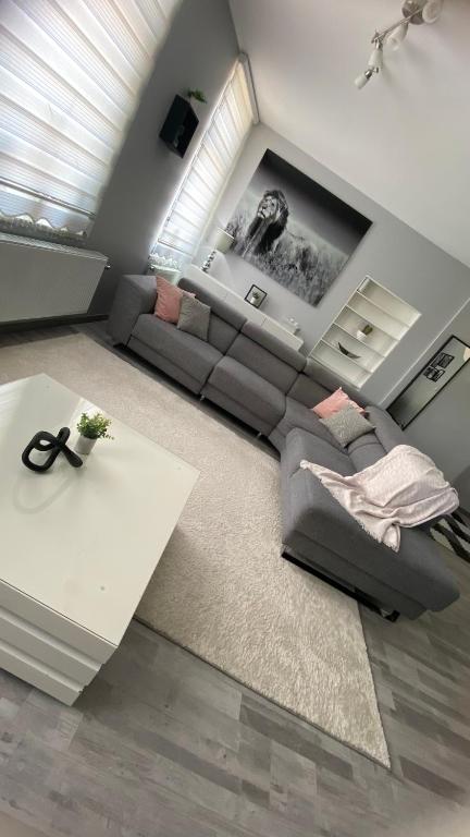 Next2Airport - Appartement House of Lions, Ransart (updated prices 2025)