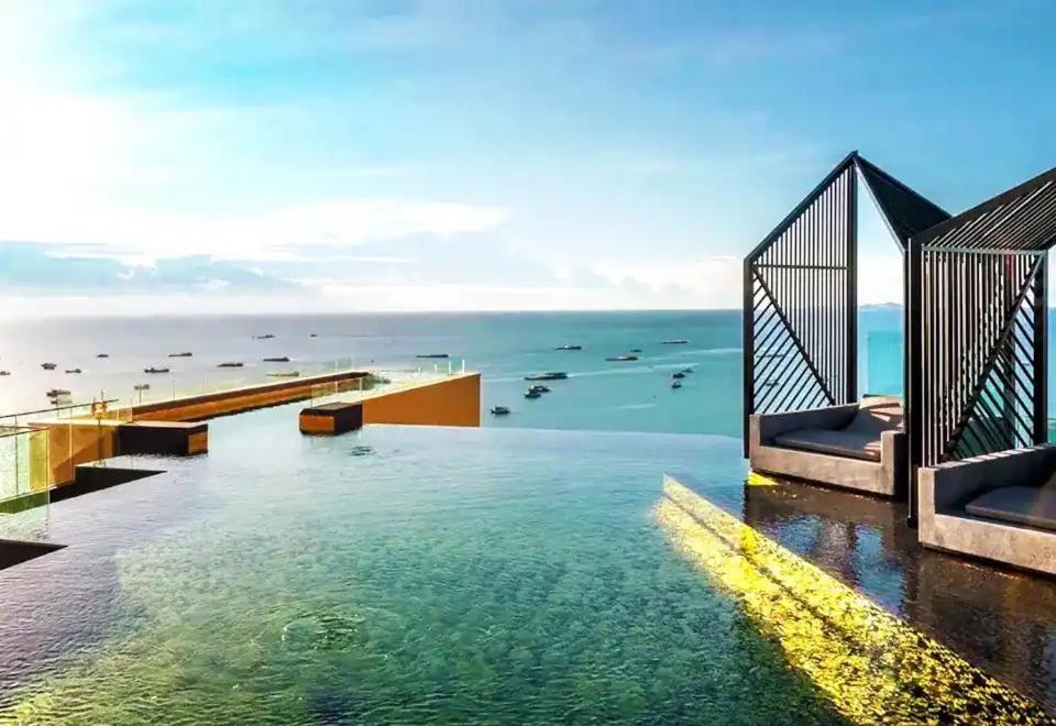 Downtown Chic Condo Rooftop Pool #ES13810, Pattaya (updated prices 2026)