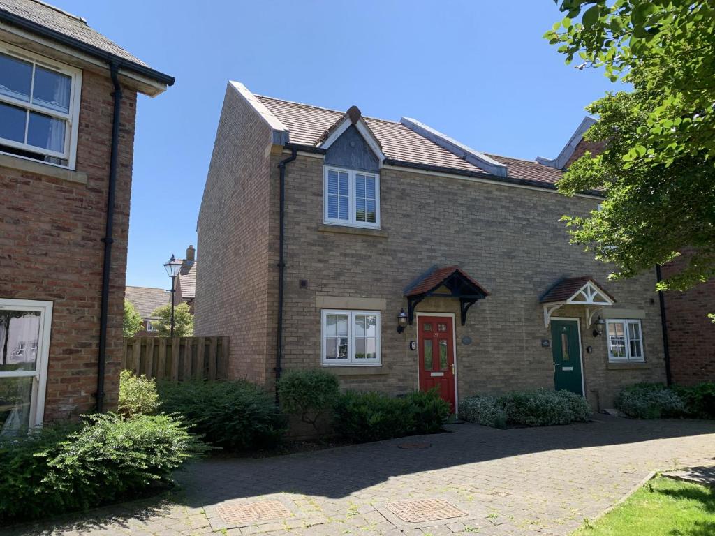 Pebble Cottage - no pets allowed - pool, sauna, gym pass included ...