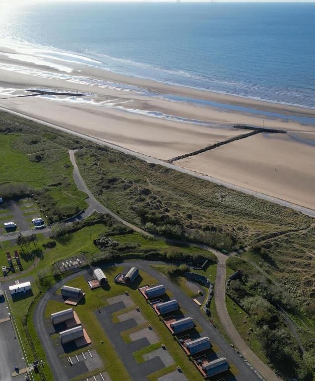 Ffrith beach glamping with hot tub, Prestatyn (updated prices 2025)