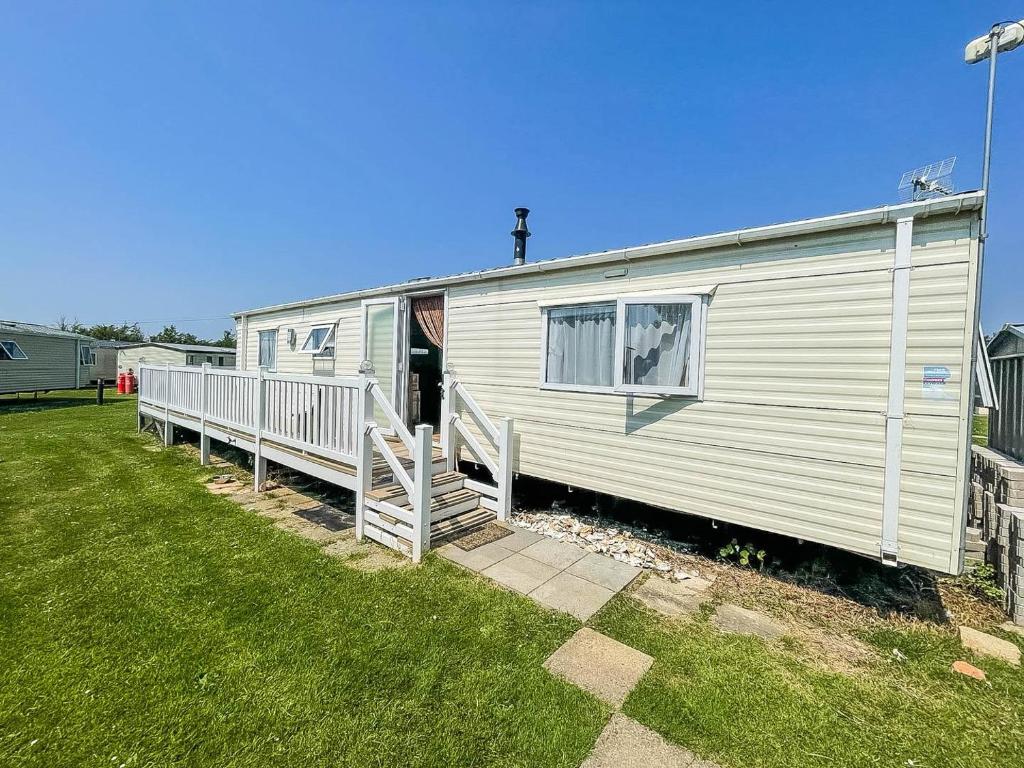 Caravan With Large Decking At Coopers Beach Holiday Park Ref 49036Ts ...