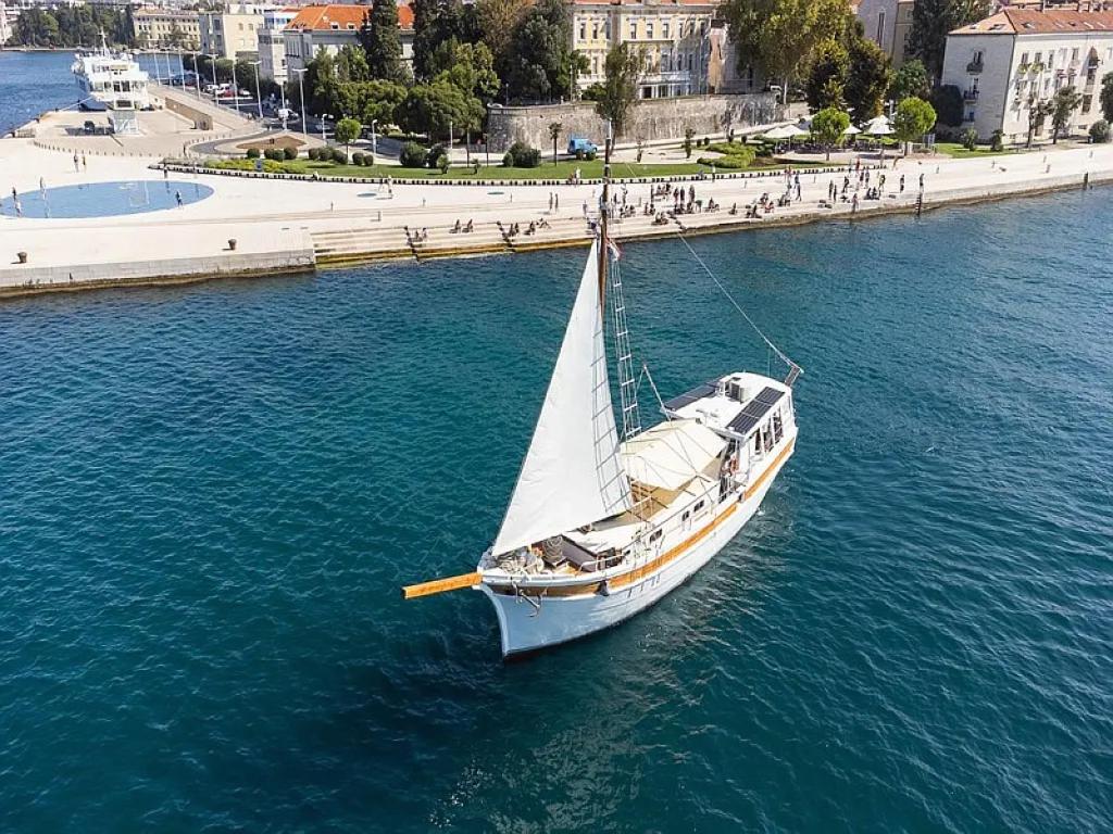 Ship Dolin - with view to Zadar Old town, Zadar (updated prices 2025)