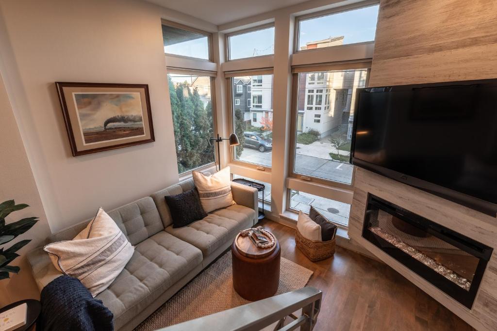 Rooftop access and Views Lake Union Lookout, Seattle की (2026 के लिए ...