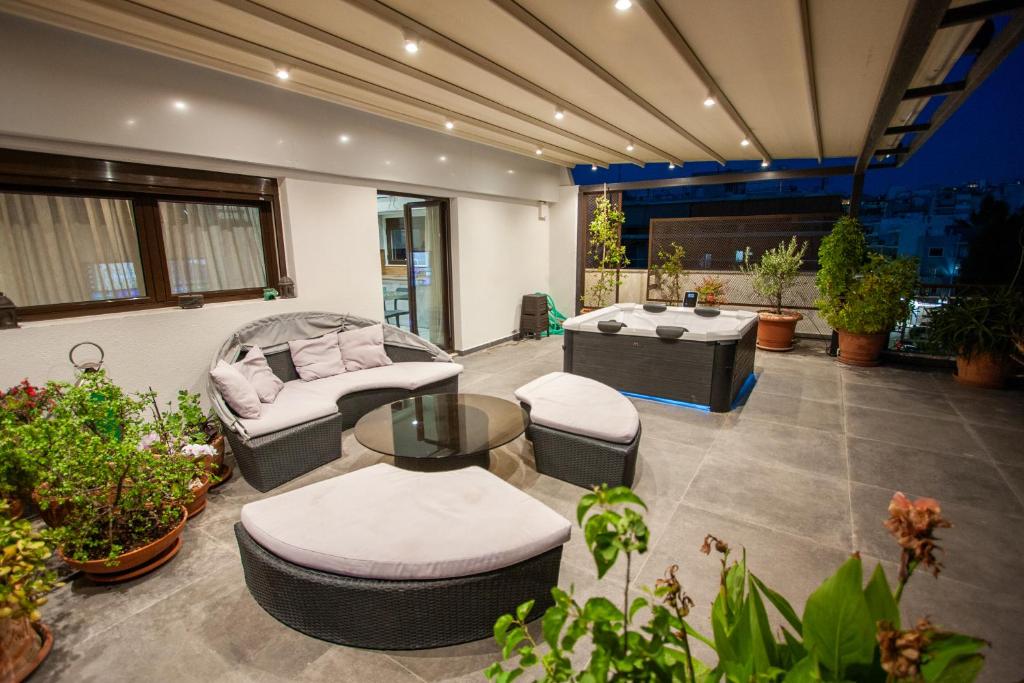 Cozy Penthouse next to Station, Athens (updated prices 2025)