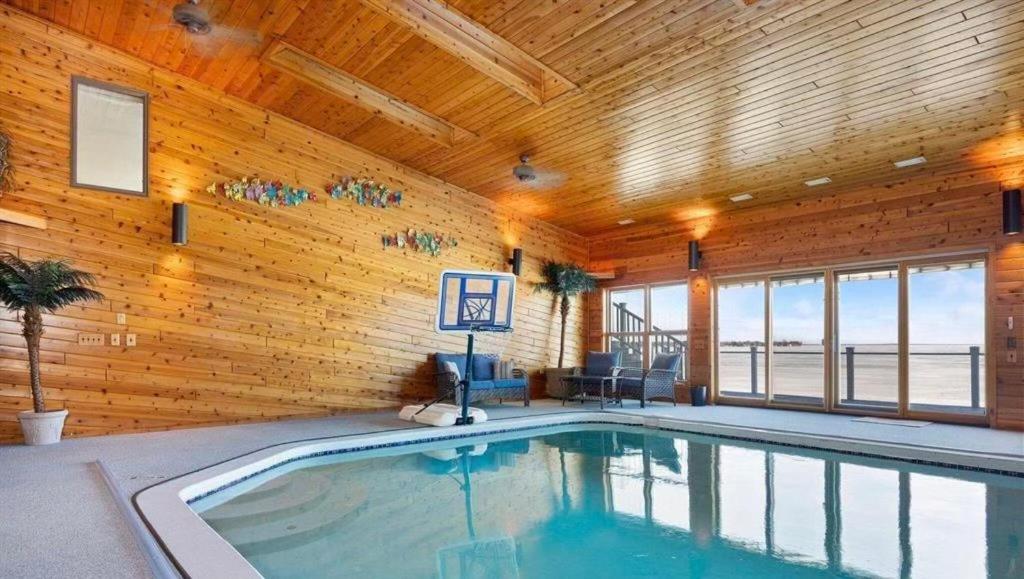 6BR Houghton Lake House with Indoor Pool, Hot Tub and Golf Simulator ...