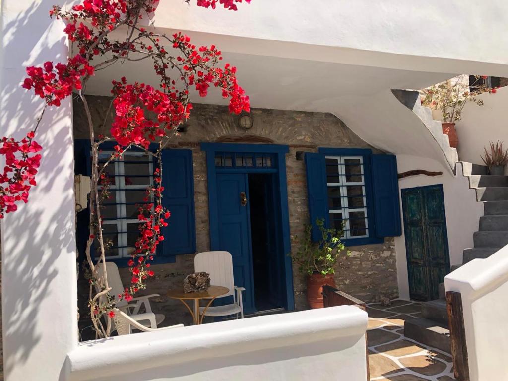 Παραδοσιακό πέτρινο αρχοντικό μέ αυλή, Kithnos (precios actualizados 2025)