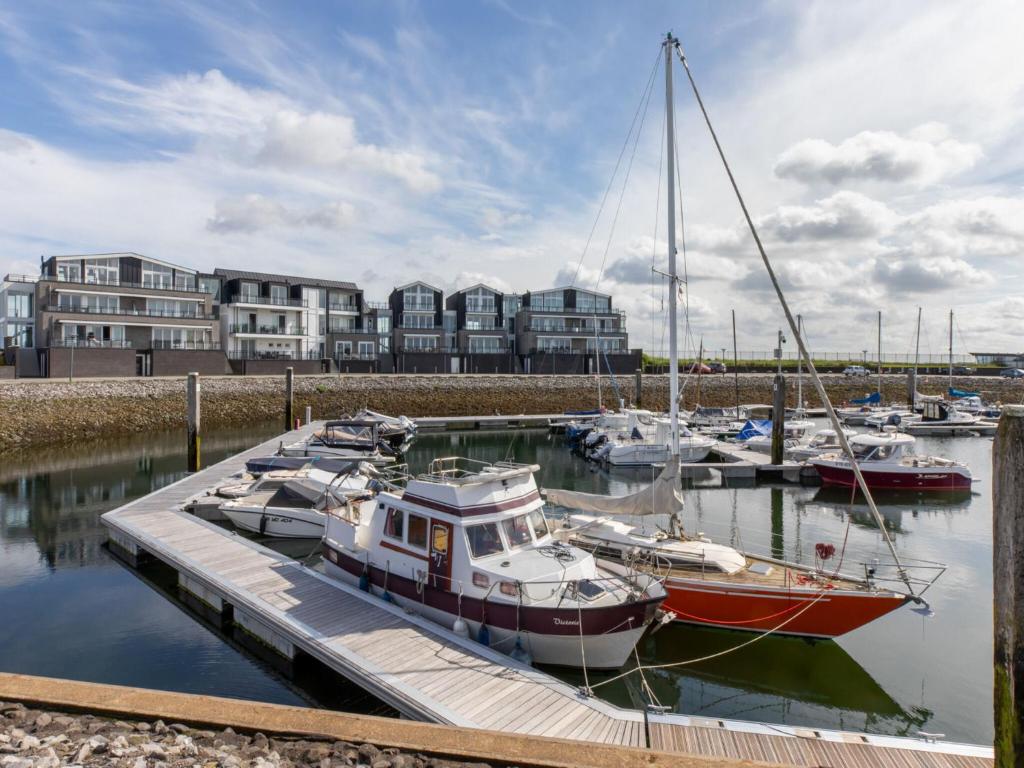 Luxury apartment with water views, Sint Annaland (updated prices 2025)