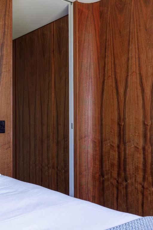 Architectural glass house with ocean views, Taroona (updated prices 2025)