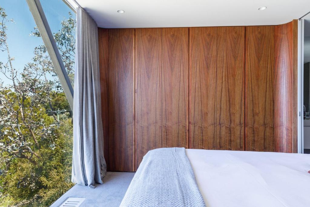 Architectural glass house with ocean views, Taroona (updated prices 2025)