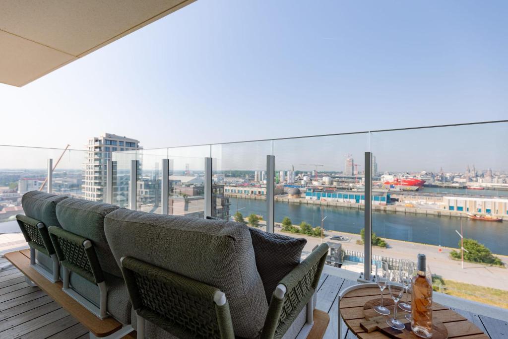 Huswell - Adults only stunning apartment with pool access, Ostend ...