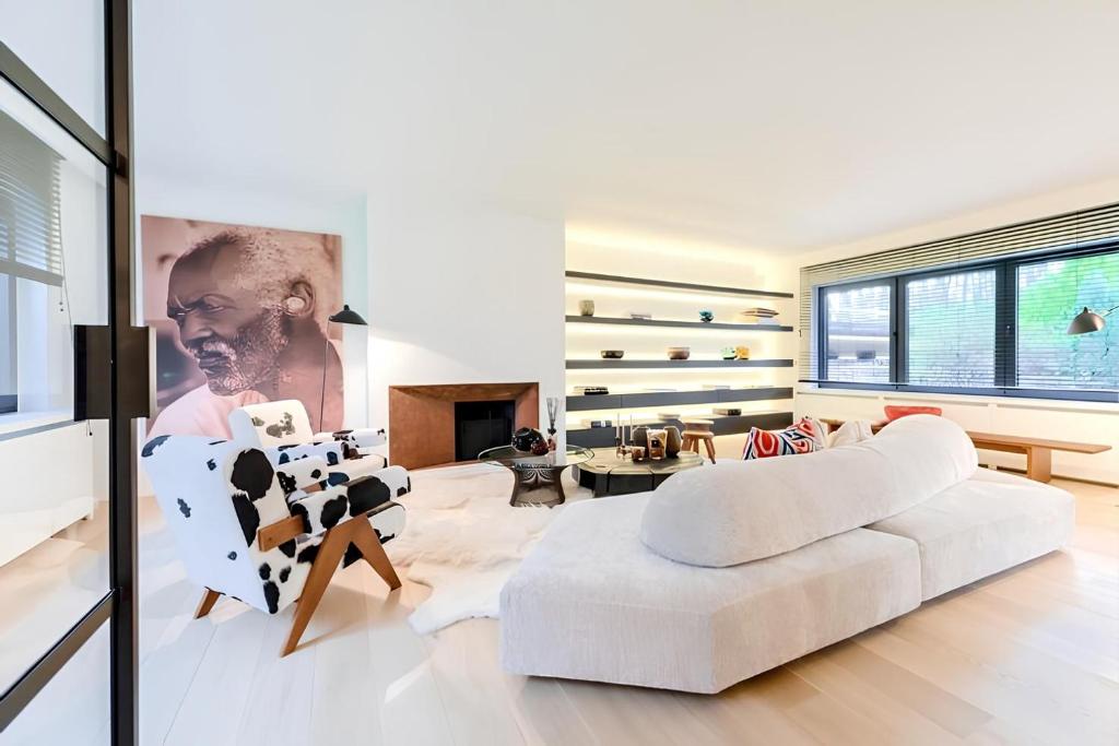 Luxury 455m2 Villa in Waterloo, Waterloo (updated prices 2025)