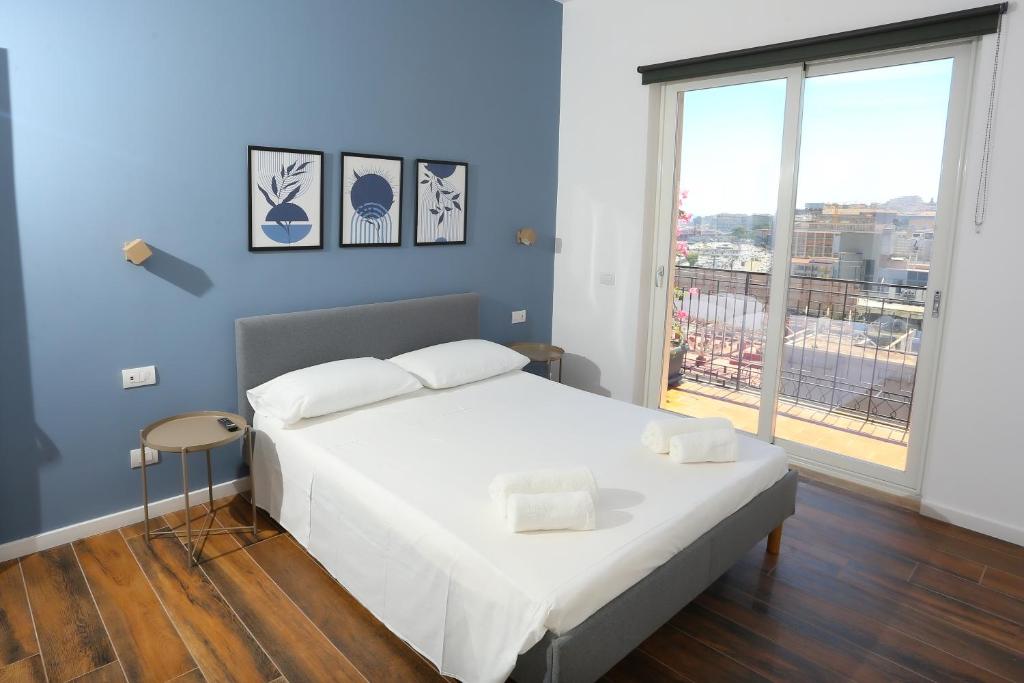 Marina 8, Naples (updated prices 2025)