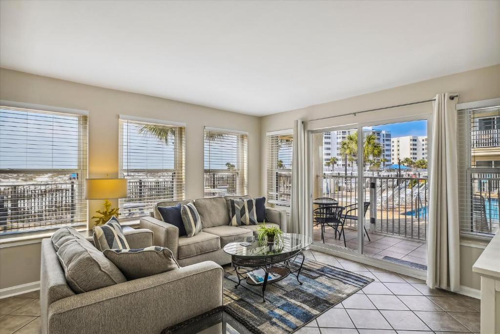 Poolside Villas 101- by Holiday Isle Properties, Destin (precios ...