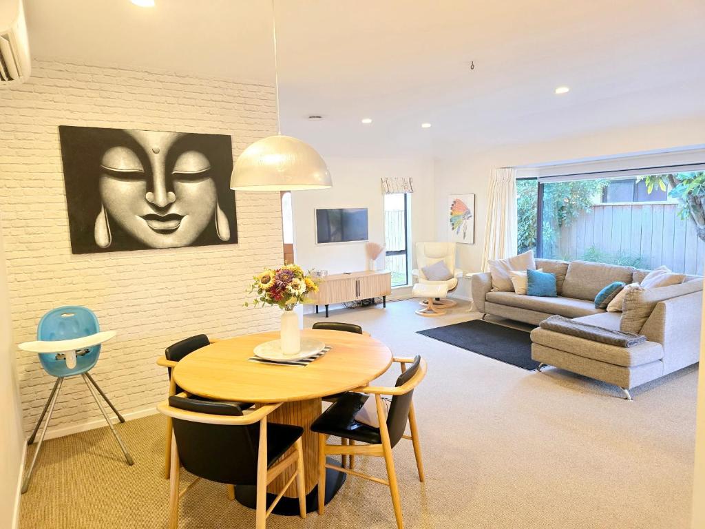 Modern family oasis in Clive, Clive (updated prices 2026)