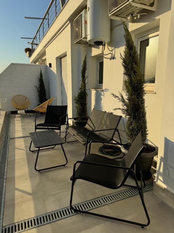 Ikarus, Athens (updated prices 2025)
