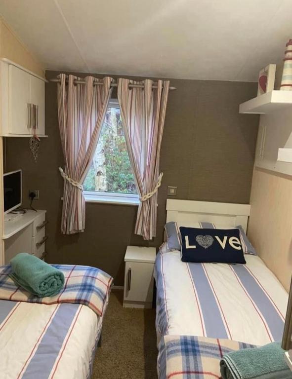 Hunter's Lodge Hot Tub Holiday, Northumberland, Felton (updated prices ...