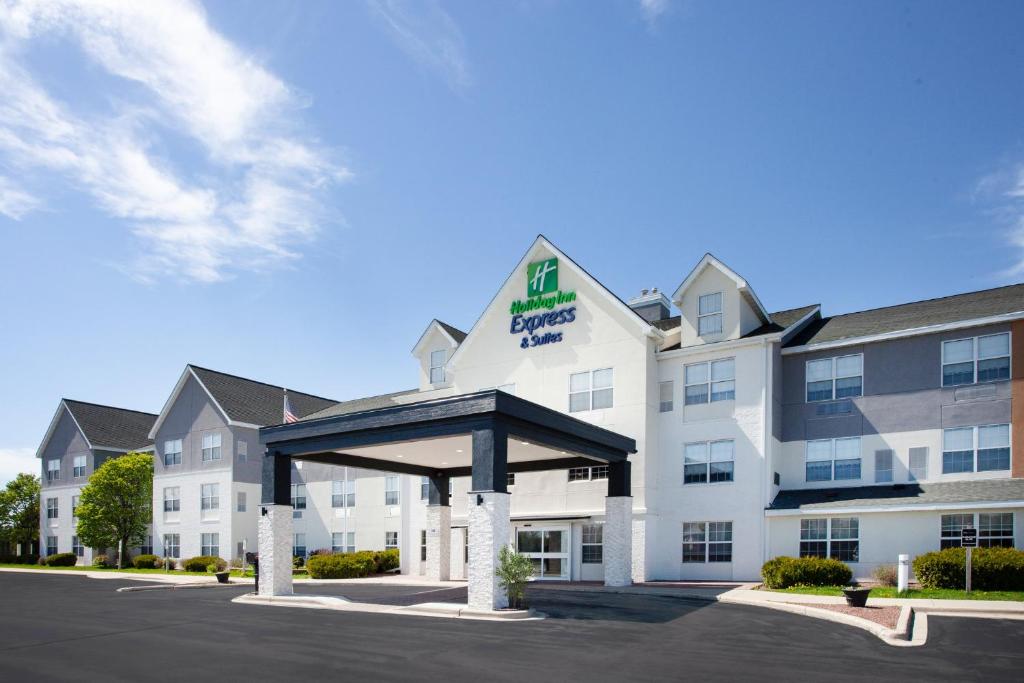 Holiday Inn Express & Suites Port Washington by IHG, Port Washington ...