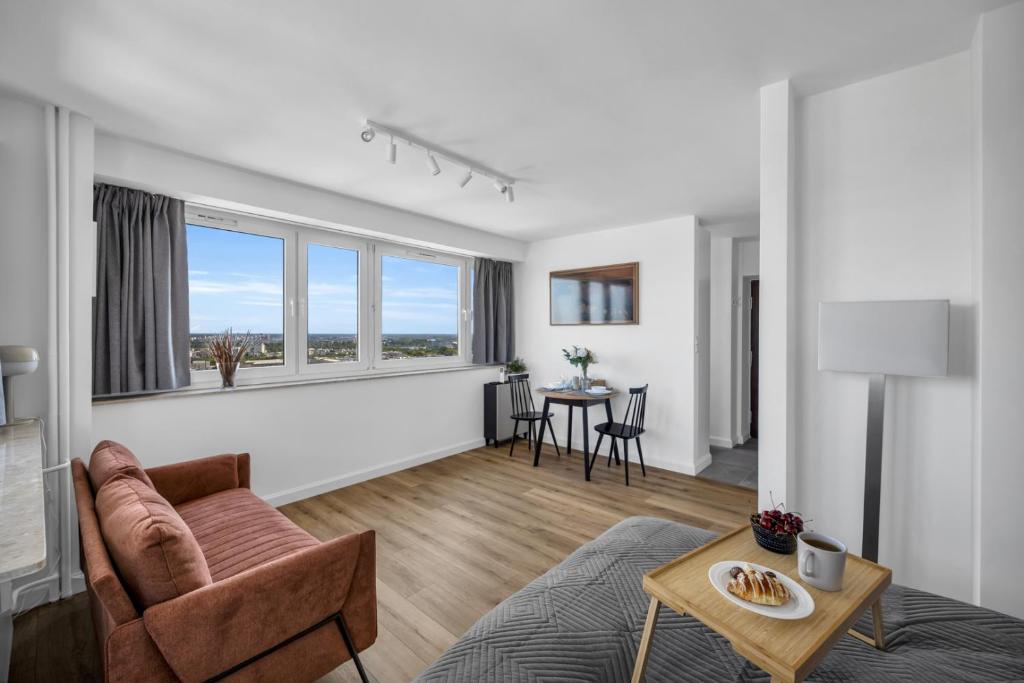 21st Floor Centrum Studio - Balcony, City View, AC - by Rentujemy ...