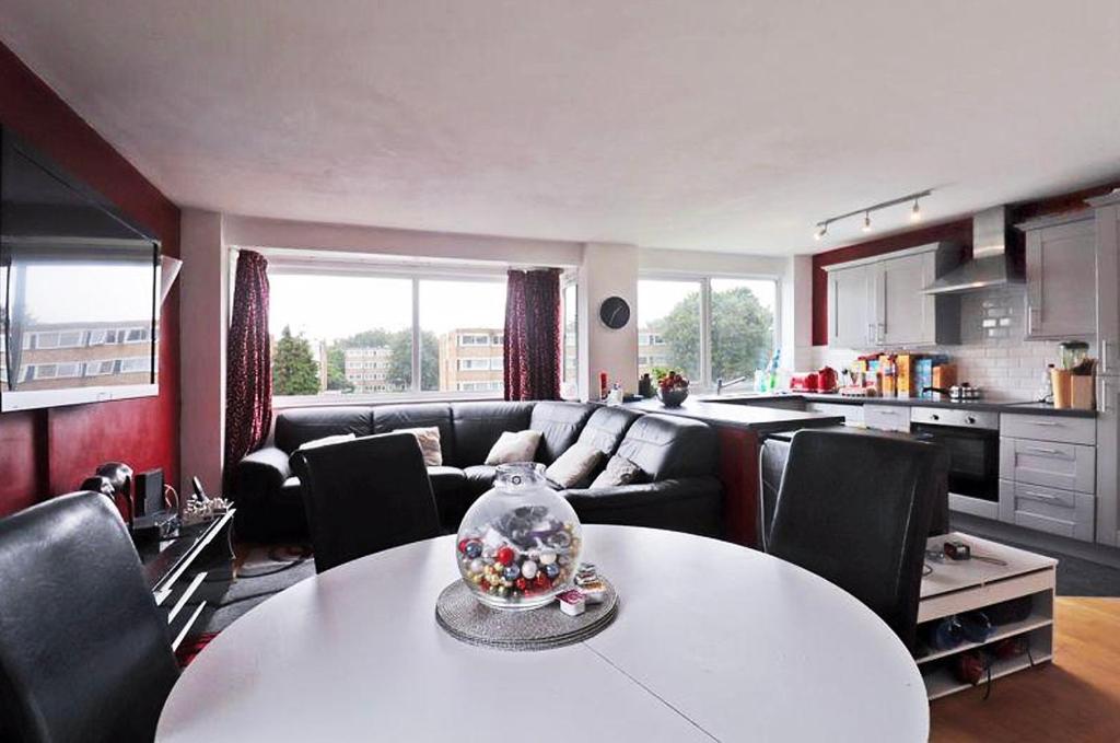 Spacious Flat in Wanstead, London (updated prices 2025)