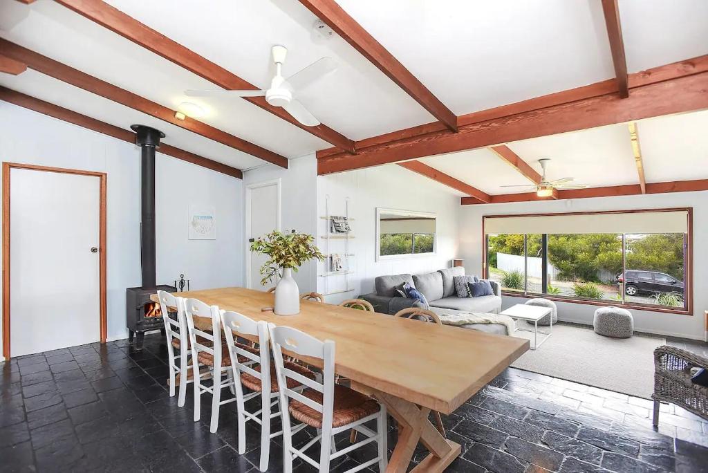 Port Elliot Coastal Cottage - 18 Handby Street,Port Elliot, No Linen ...