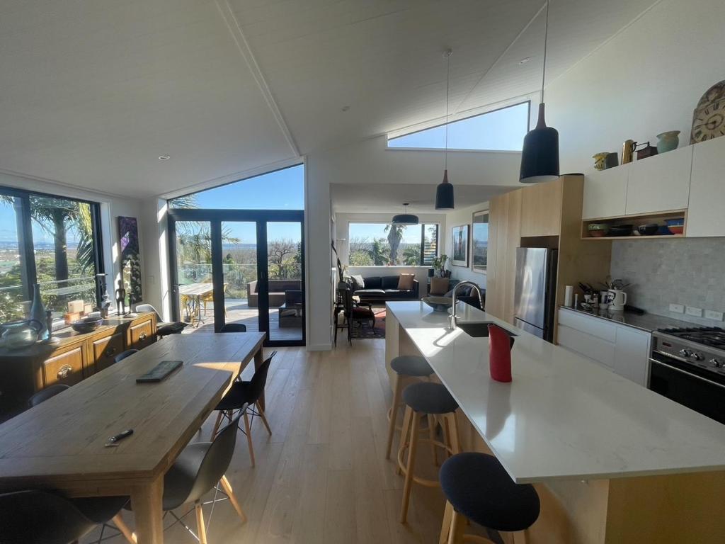 Grey Lynn Penthouse Views and Vibe in the Village, Auckland - Harga Terbaru 2024