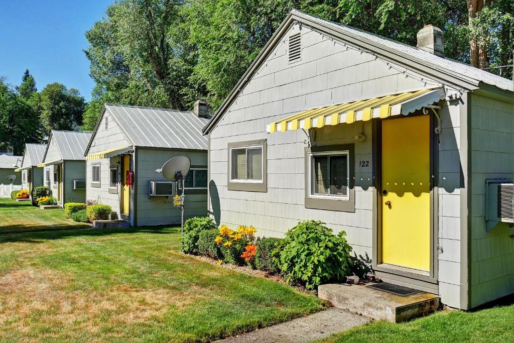 121 Cabin 2 Double Bed with Sofa Sleeper, Twisp (precios actualizados 2024)