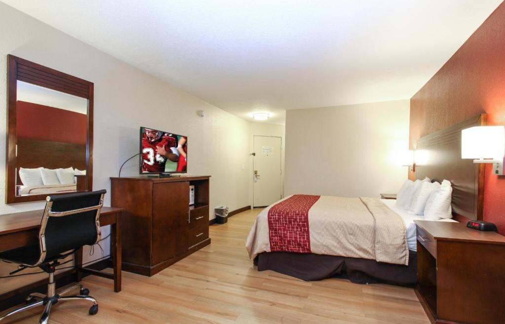 Evergreen Inn & Suites Portland Airport - Adults Only, Portland ...
