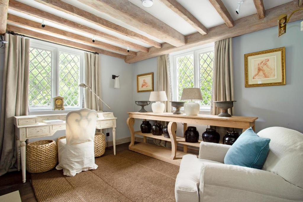 The Swinbrook Manor House - Spacious 5BDR House with Garden, Swinbrook ...